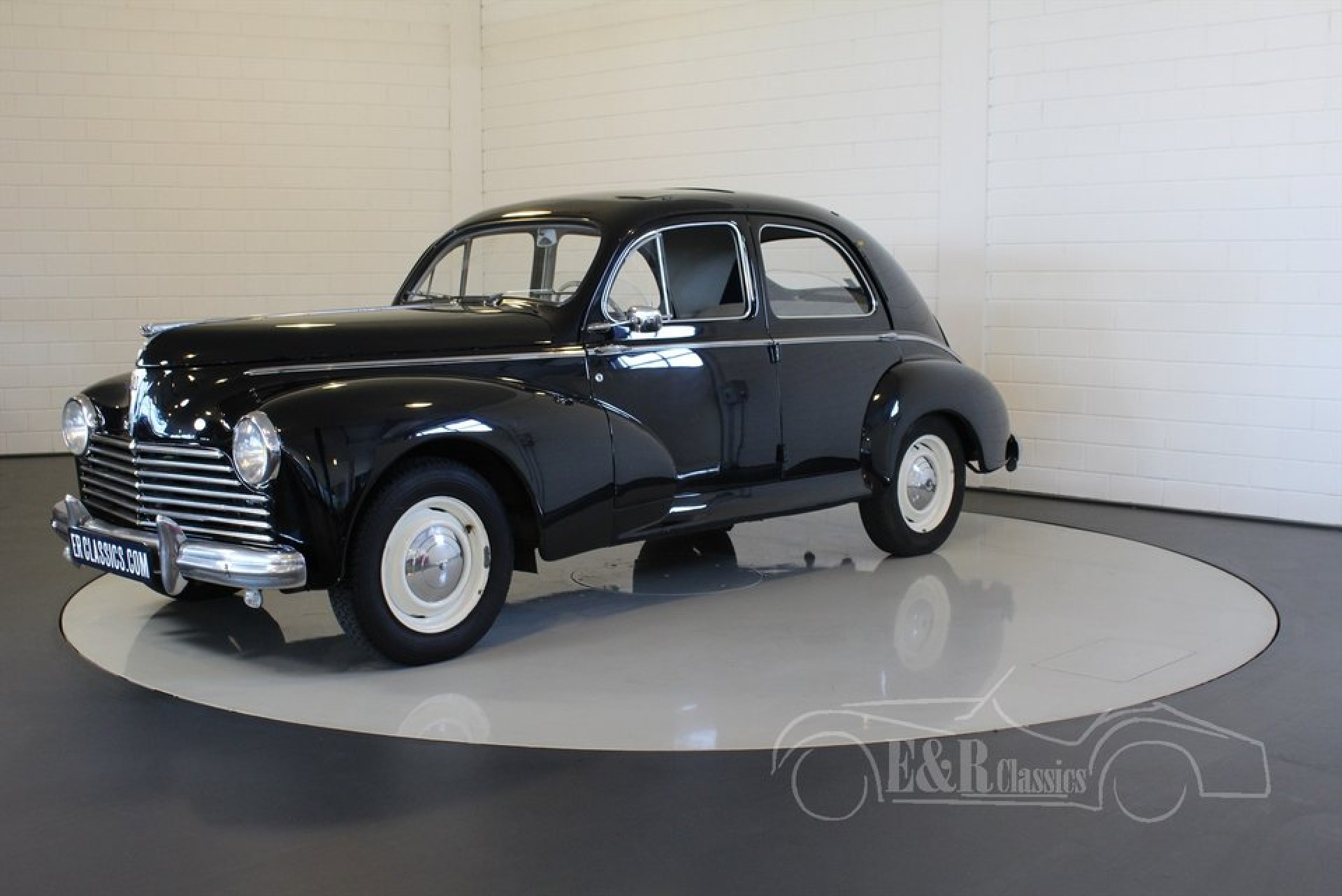 Peugeot 203C 1954 met schuifdak, in goede staat