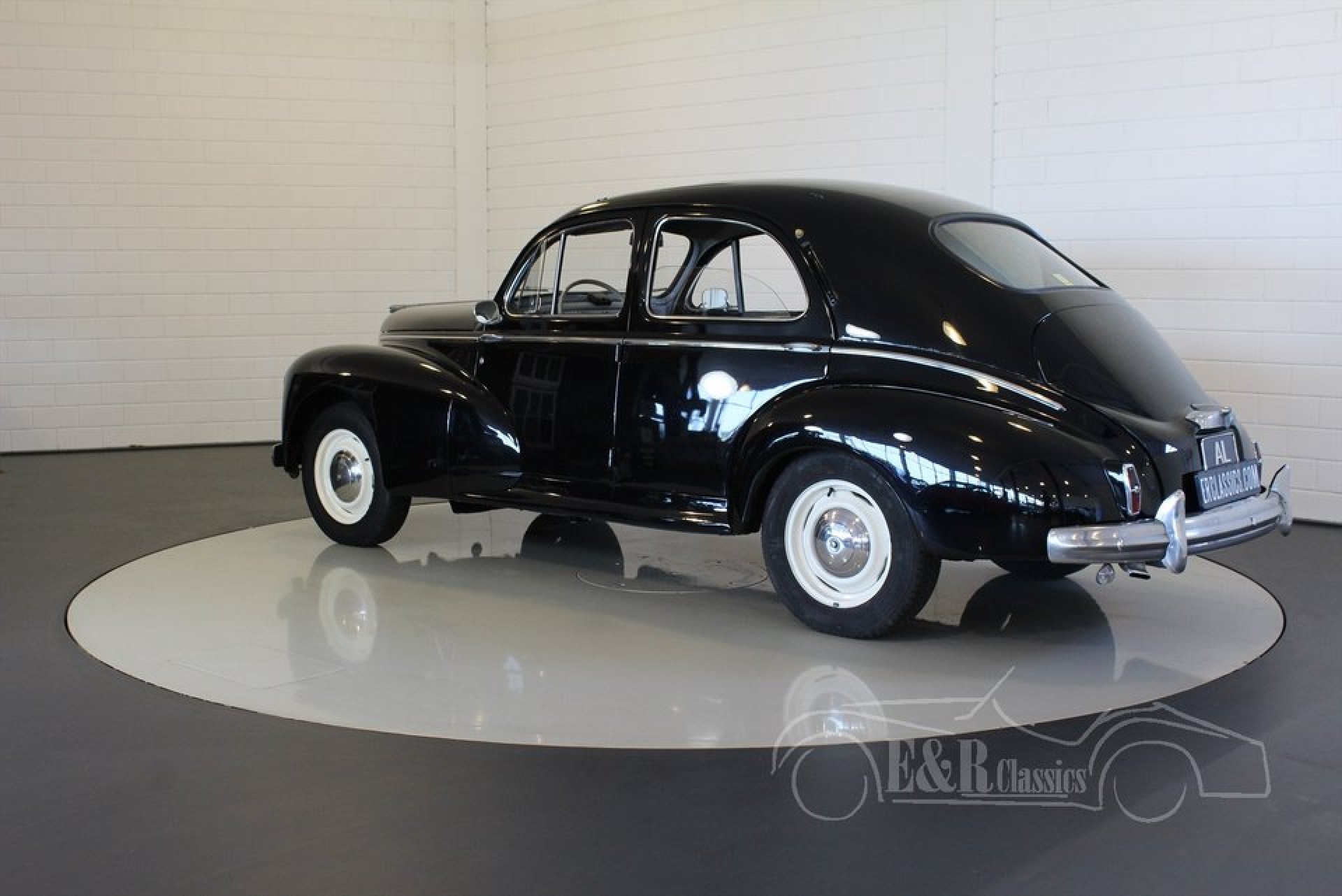 Peugeot 203C 1954 met schuifdak, in goede staat