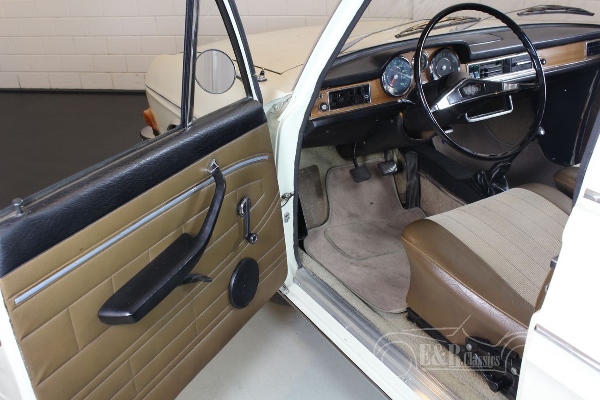 Audi 60L 4 Sedan 1972 te koop bij ERclassics
