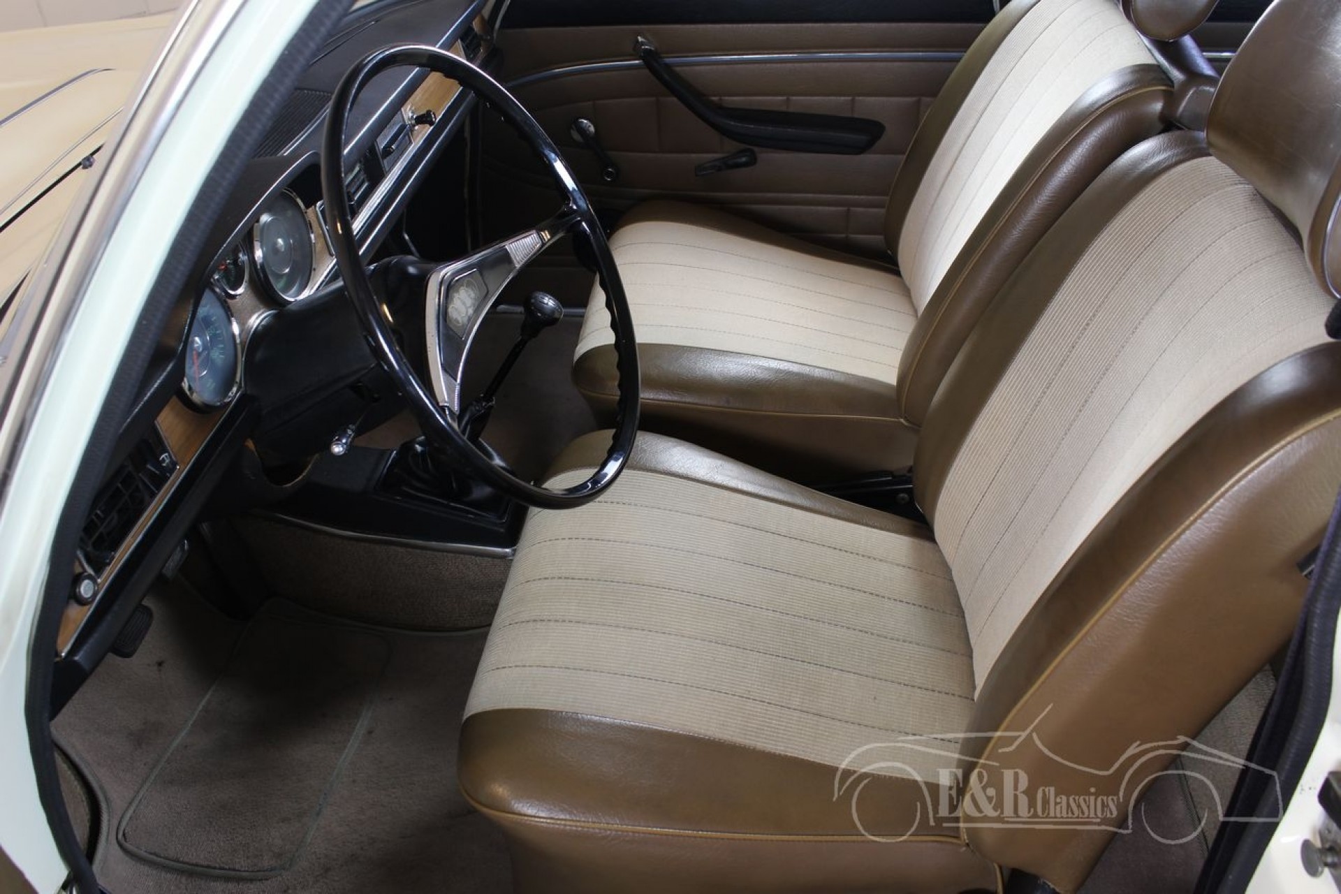 Audi 60L 4 Sedan 1972 te koop bij ERclassics
