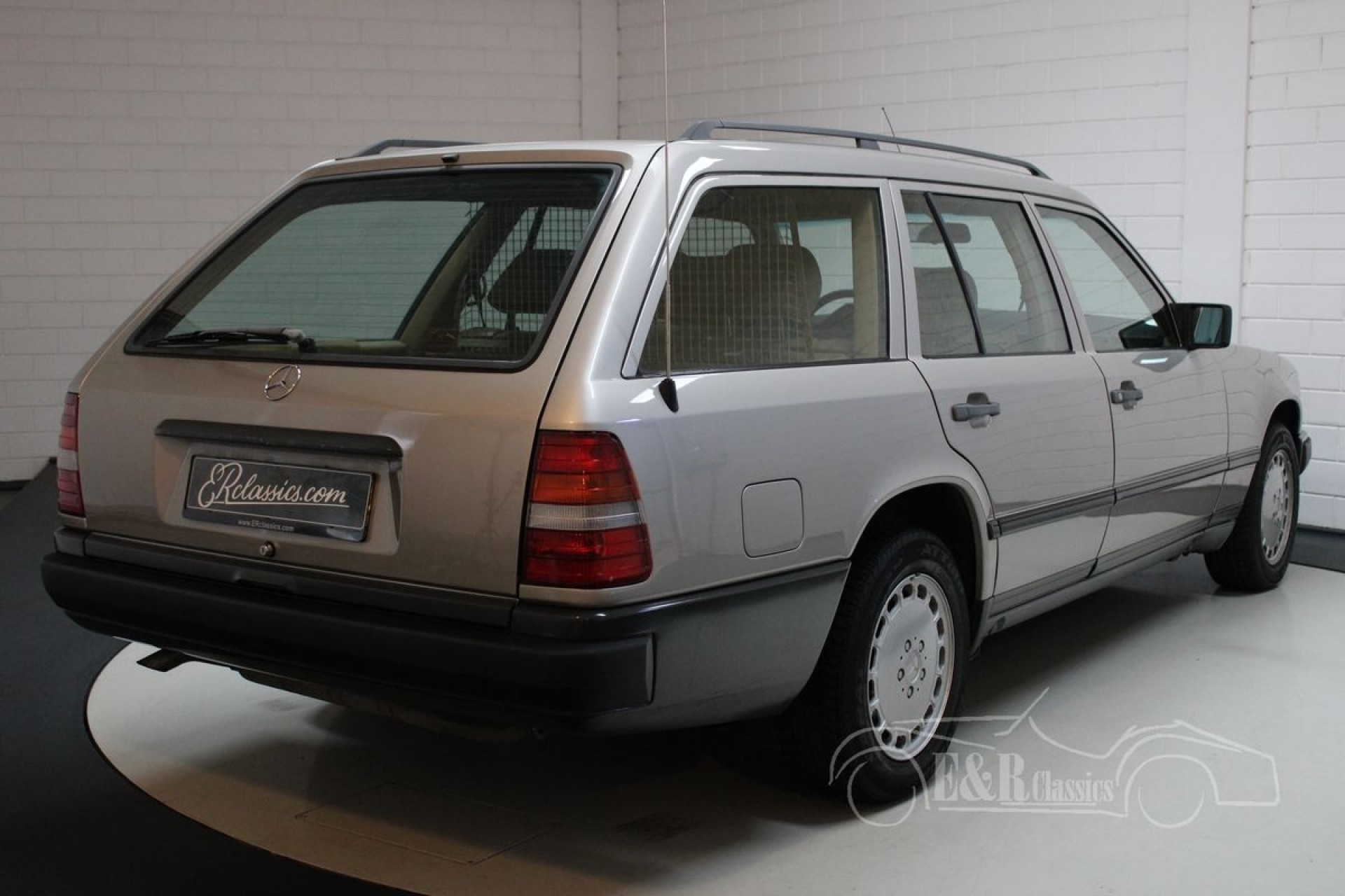 Mercedes-Benz 230TE benzine, handgeschakeld 1986 te koop bij ERclassics